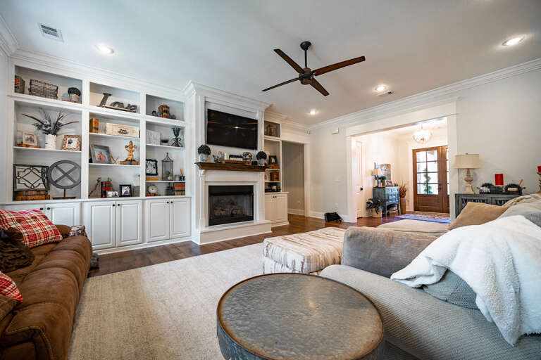 Craftsman Plan - 4,575 Square Feet, 4 Bedrooms, 4.5 Bathrooms | Floor ...