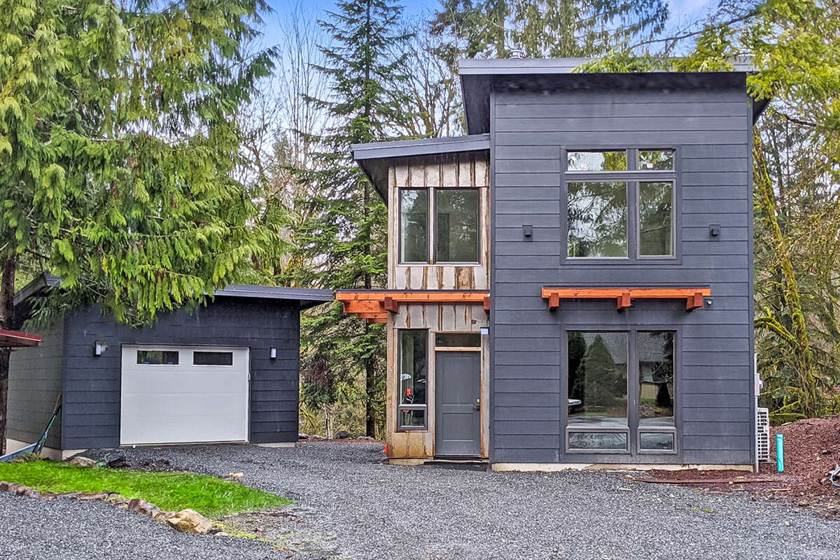 Modern Plan: 1,039 Square Feet, 2 Bedrooms, 2.5 Bathrooms - 2464-00054